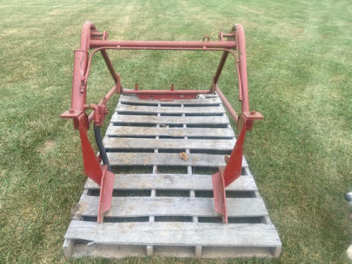 Implements going to Pinckneyvill